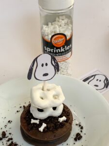 Snoopy skeleton snack, great pumpkin Charlie Brown Halloween treat DIY
