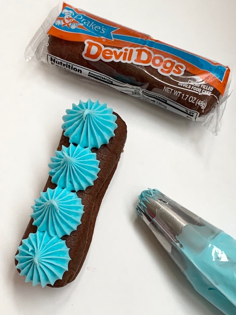 Winter Mini Cakes, Drakes Cakes Devil Dogs Winter Snowman